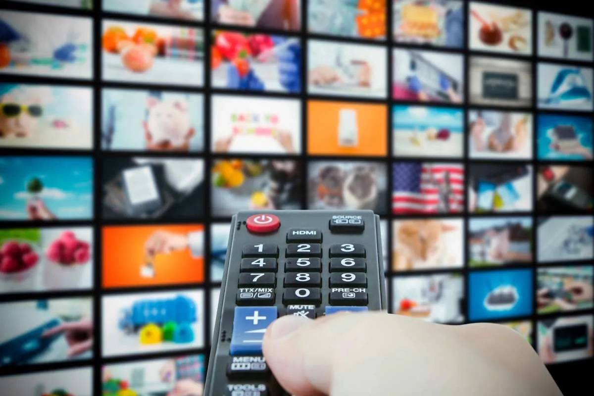 10 Best TV Shows To Improve Your English | Academia Mag
