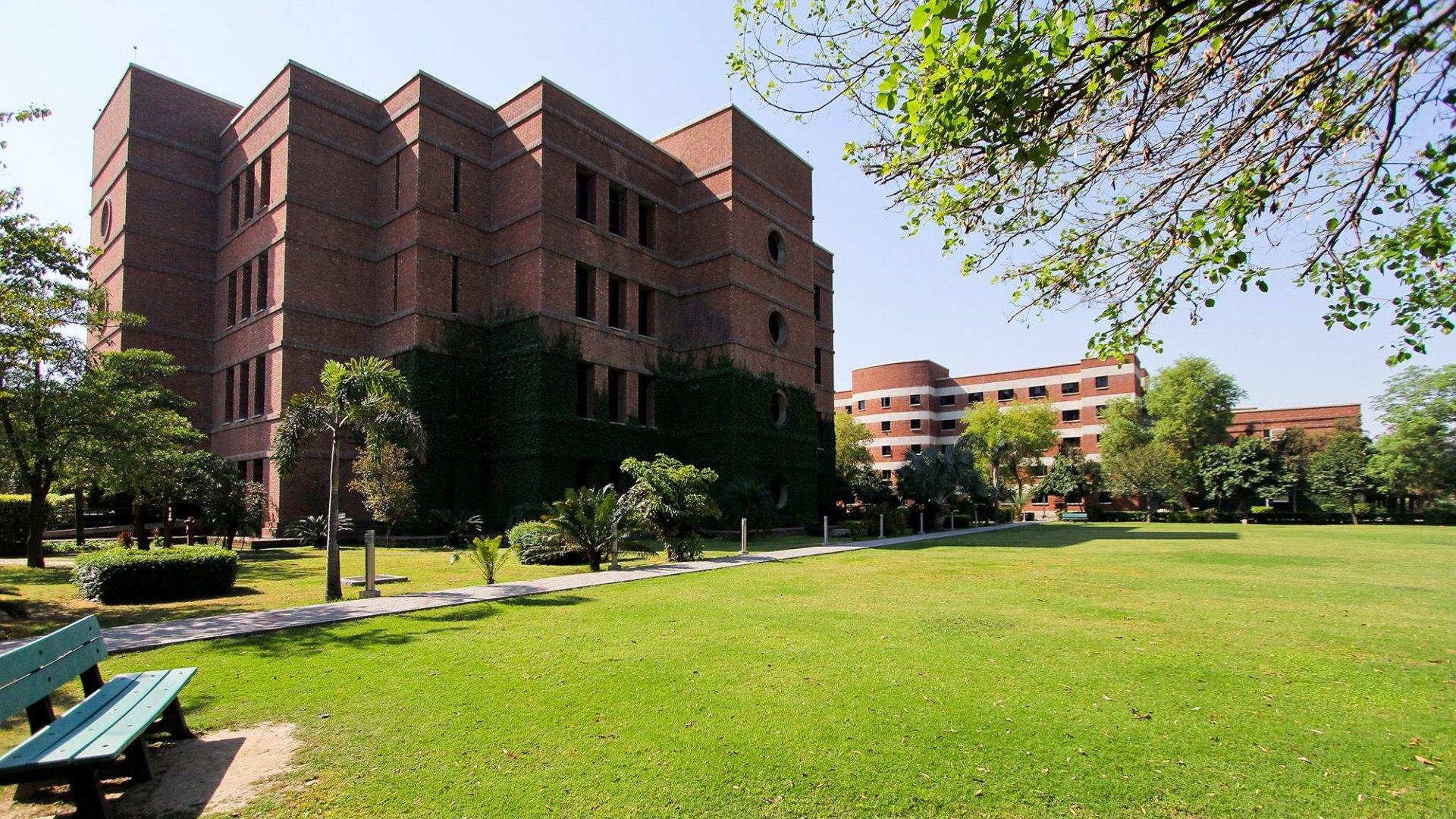 LUMS To Host Conference On Green Productivity 2.0 In Lahore